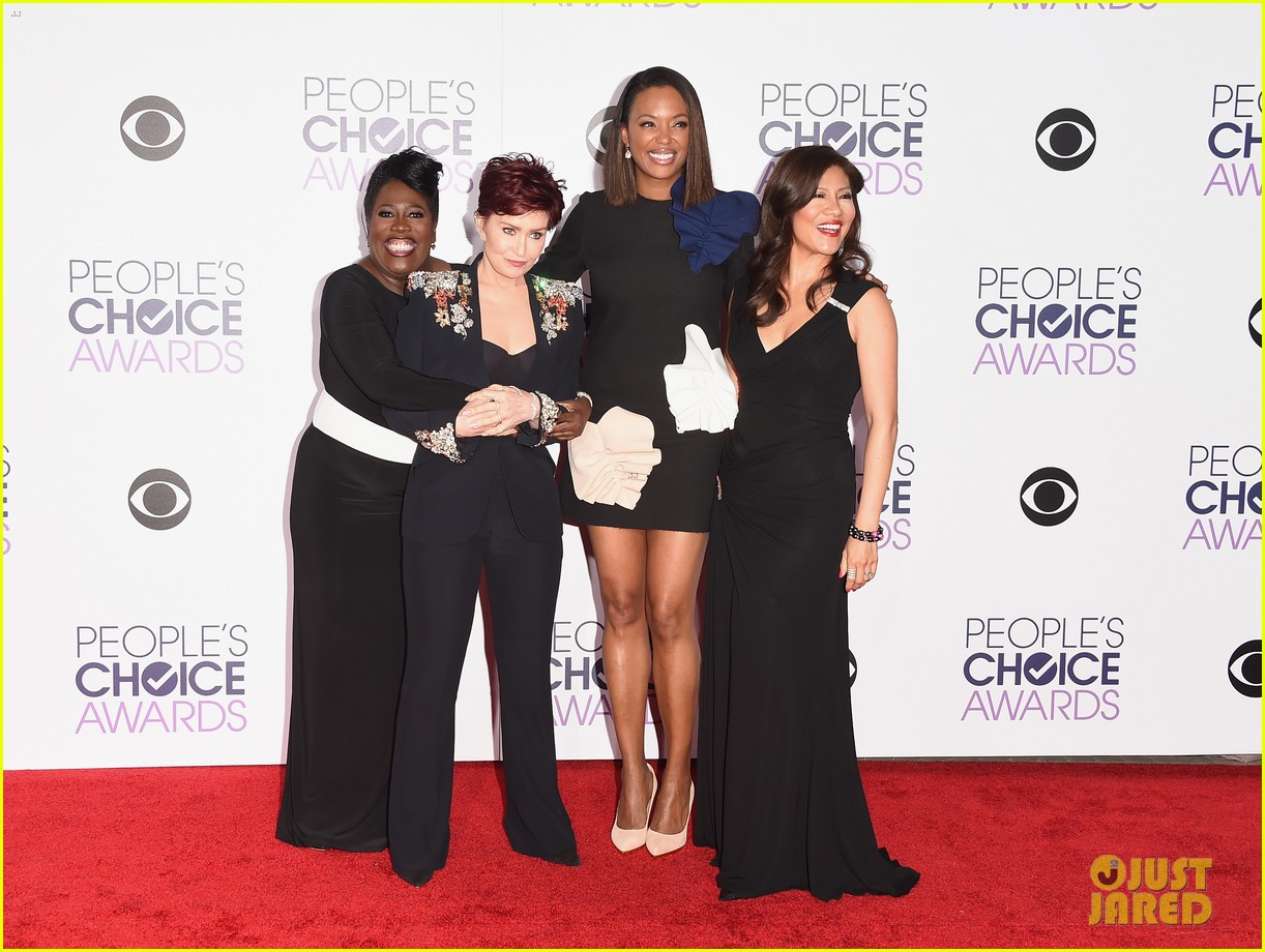 Random Guy Storms Stage During 'The Talk' Acceptance Speech at People's Choice Awards (Video ...