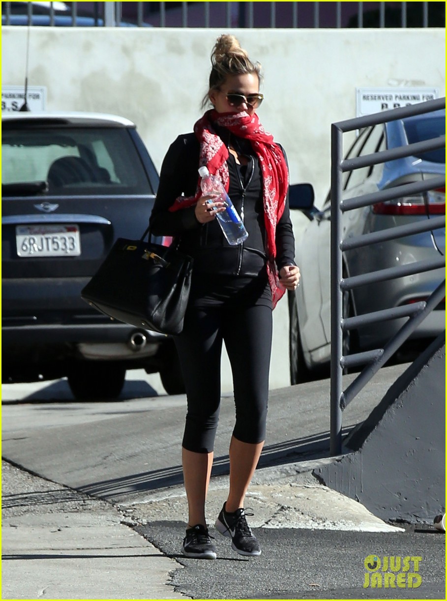 Chrissy Teigen Weighs In on the Nicki Minaj & Farrah Abraham Twitter ...