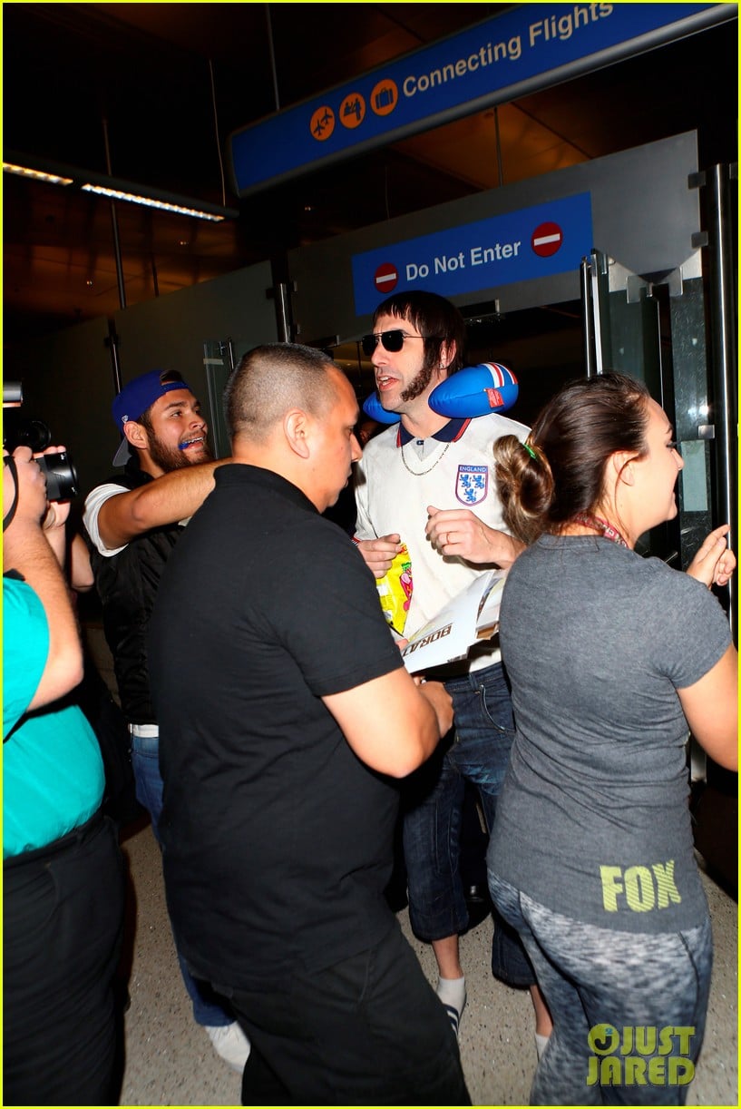 Sacha Baron Cohen Dons 'Grimsby' Costume at LAX: Photo 3590034 | Sacha ...