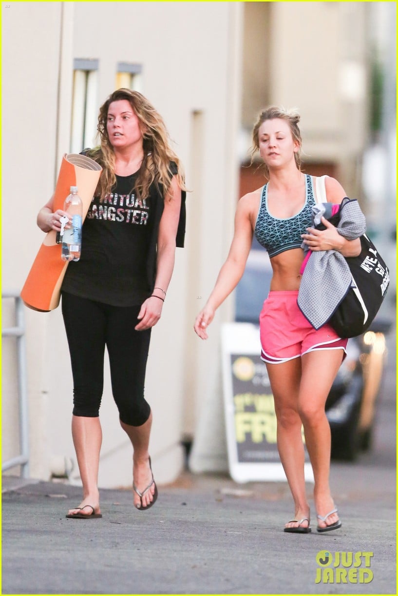 Photo: kaley cuoco rock hard abs 15 | Photo 3573234 | Just Jared ...