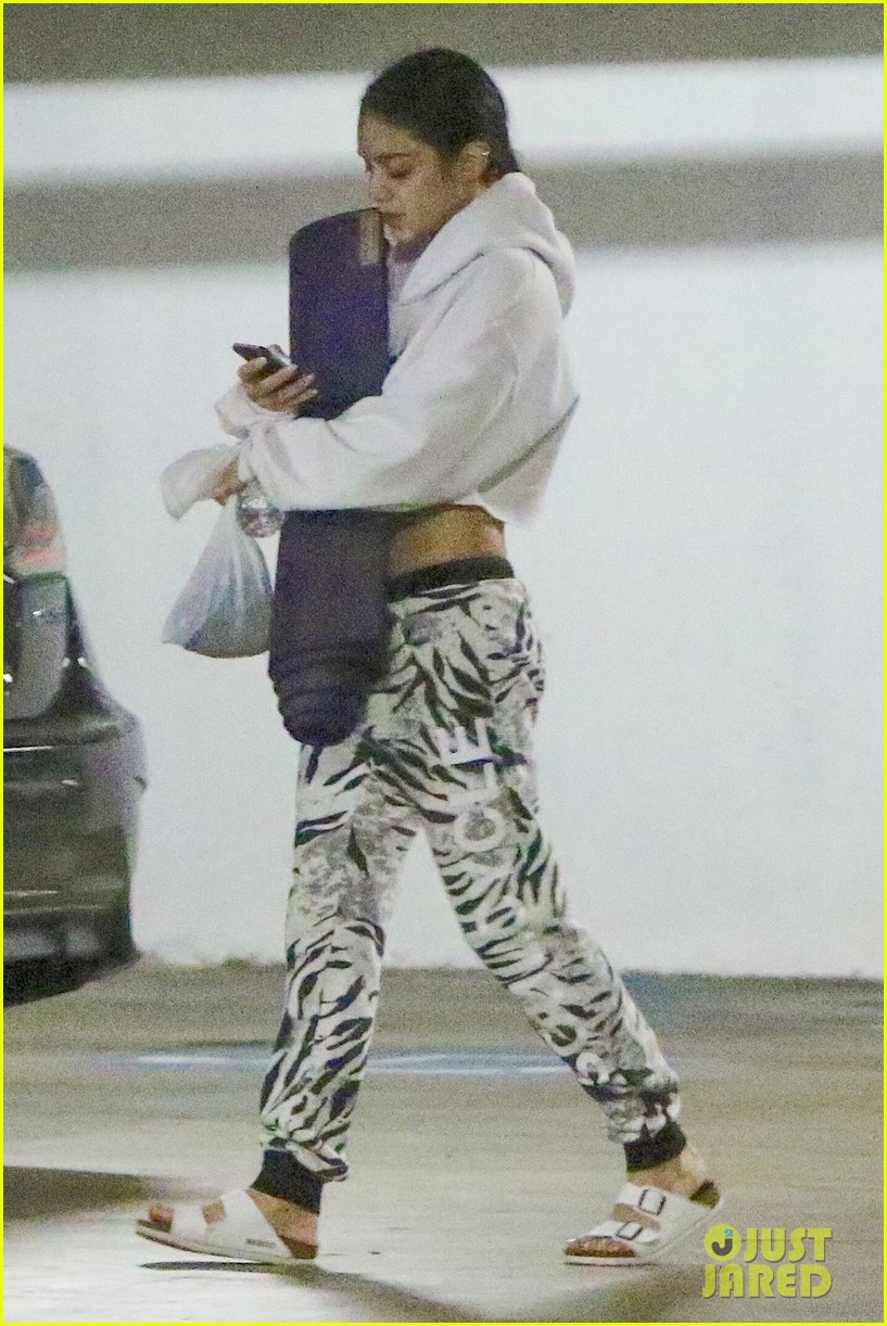 Vanessa Hudgens & Boyfriend Austin Butler Step Out After Amazing ...