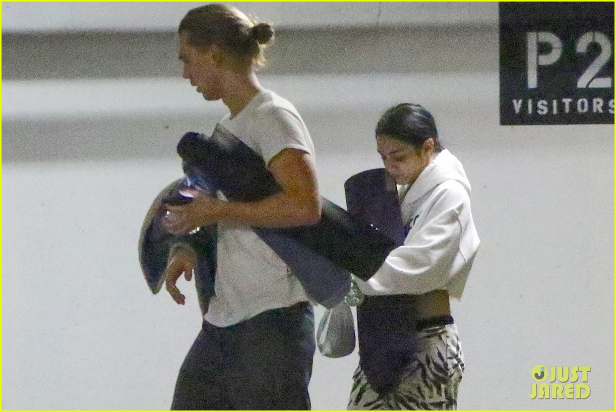 Vanessa Hudgens & Boyfriend Austin Butler Step Out After Amazing ...