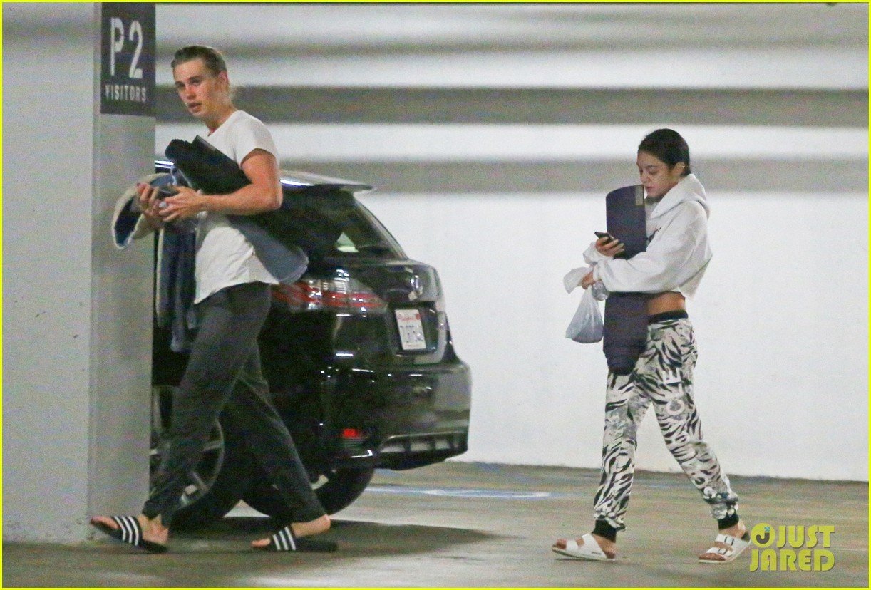 Vanessa Hudgens & Boyfriend Austin Butler Step Out After Amazing ...