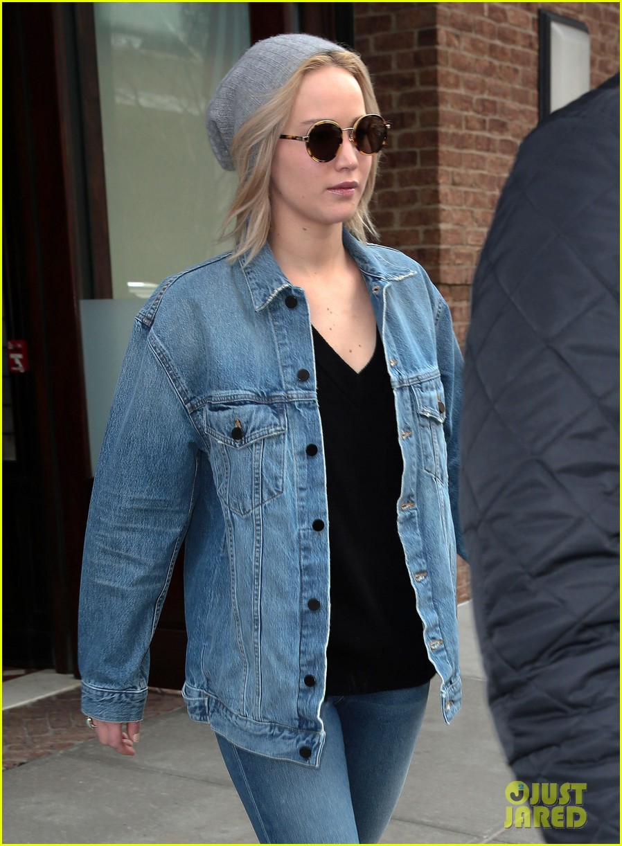 Jennifer Lawrence Steps Out in Denim on Denim in NYC: Photo 3583713 ...