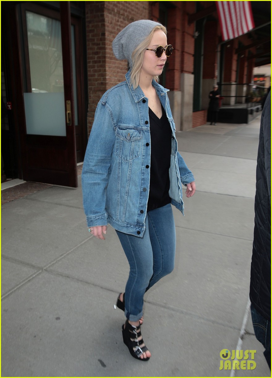 Jennifer Lawrence Steps Out in Denim on Denim in NYC: Photo 3583717 ...
