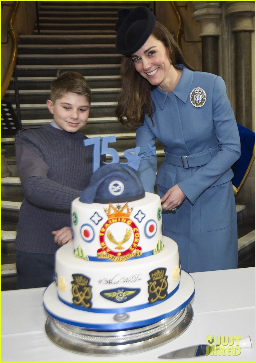 Kate Middleton Says Prince George is 'Obsessed' With Planes: Photo ...