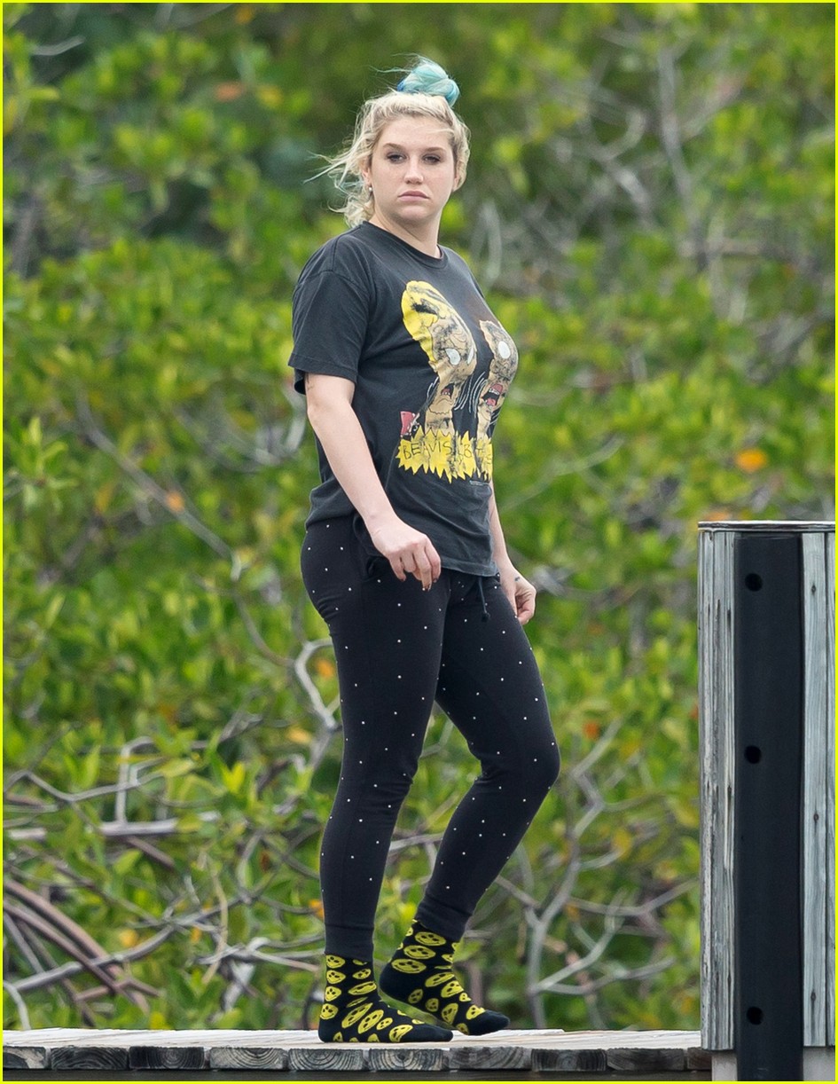 Kesha & Boyfriend Brad Ashenfelter Touch Down in Caribbean: Photo ...