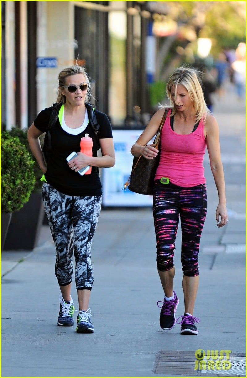 Reese Witherspoon & Adam Scott Hug It Out for 'Big Little Lies': Photo ...