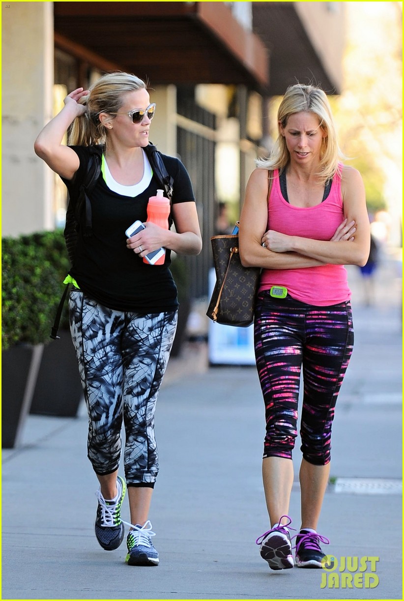 Reese Witherspoon & Adam Scott Hug It Out for 'Big Little Lies': Photo ...