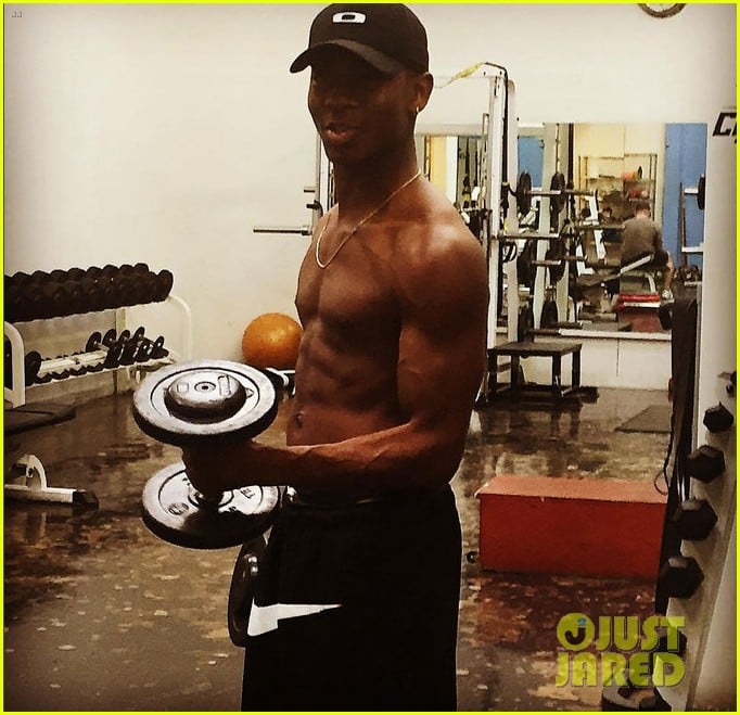 'Power Rangers' Actors Show Off Shirtless Buff Bodies Before Filming ...