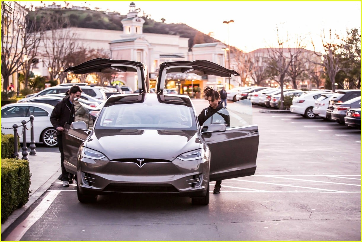 Jaden Smith Buys Tesla Model X, a Car Not Yet On the Market: Photo ...
