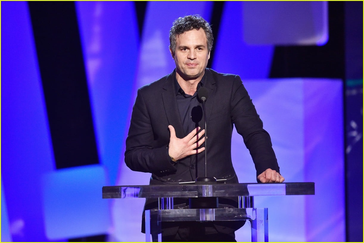 Mark Ruffalo & Cast of 'Spotlight' Win Big at Spirit Awards 2016: Photo ...
