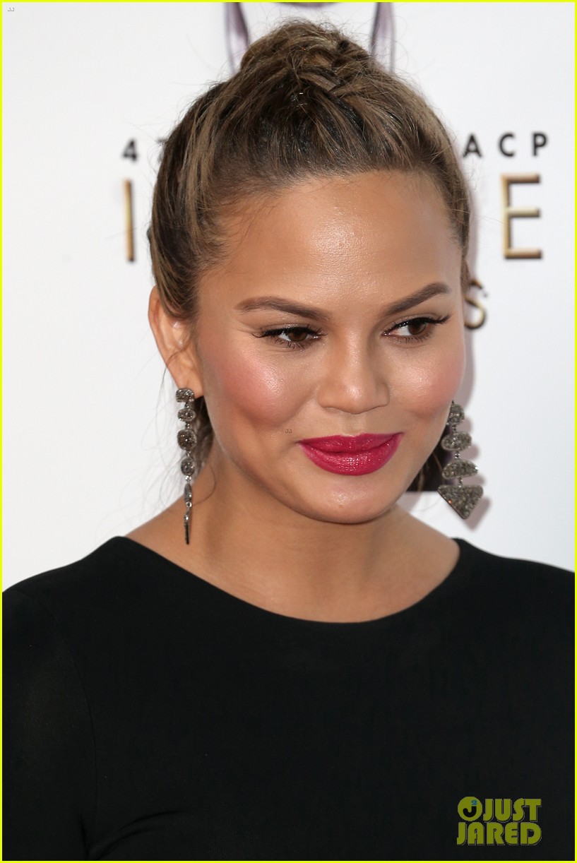 John Legend Gets Support from Pregnant Chrissy Teigen at NAACP Image ...