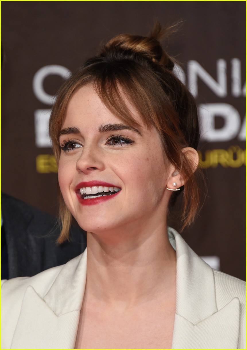 Emma Watson Shows Off New Bangs at 'Colonia' Premiere!: Photo 3569766 ...