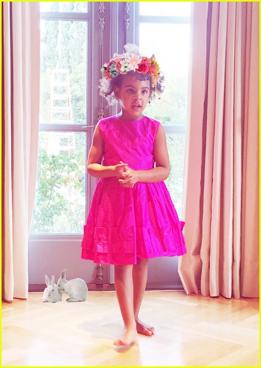Beyonce Shares Cute Easter Photos With Blue Ivy!: Photo 3610517 ...