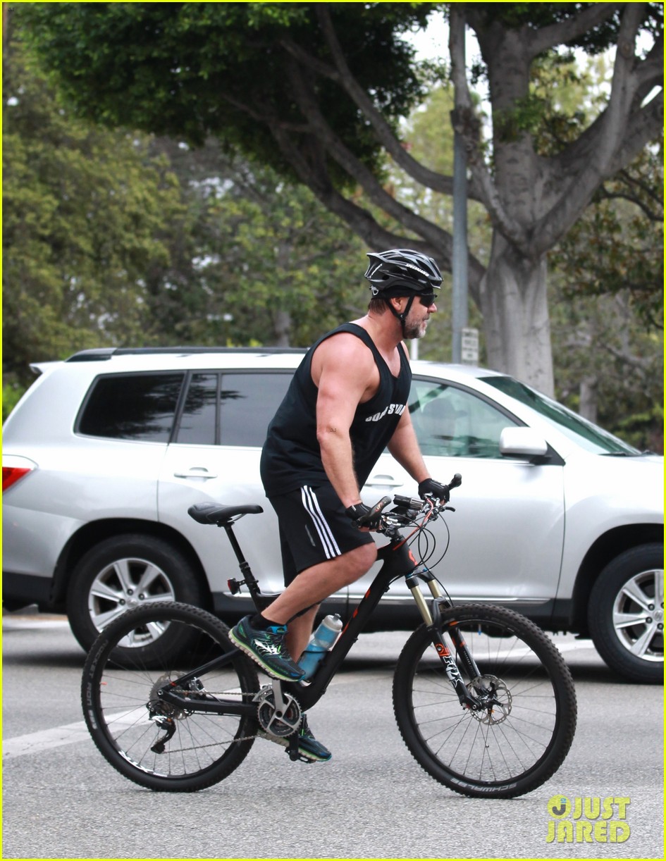 Russell Crowe Shows Off His 52 Pound Weight Loss (Photos): Photo ...