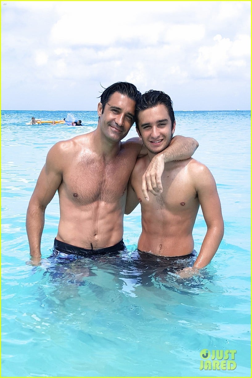 Shirtless Gilles Marini Hits the Beach with His Kids: Photo 3615236 ...