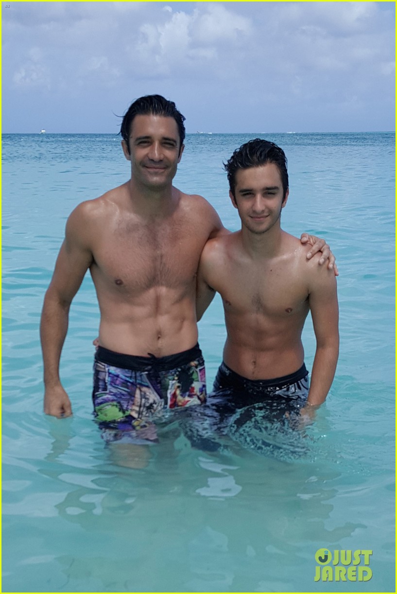 Shirtless Gilles Marini Hits the Beach with His Kids: Photo 3615258 ...
