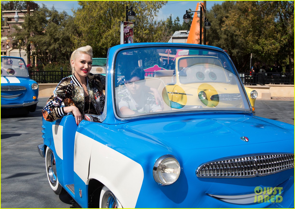 Gwen Stefani & Son Kingston Spend the Day at Disney's Cars Land: Photo ...