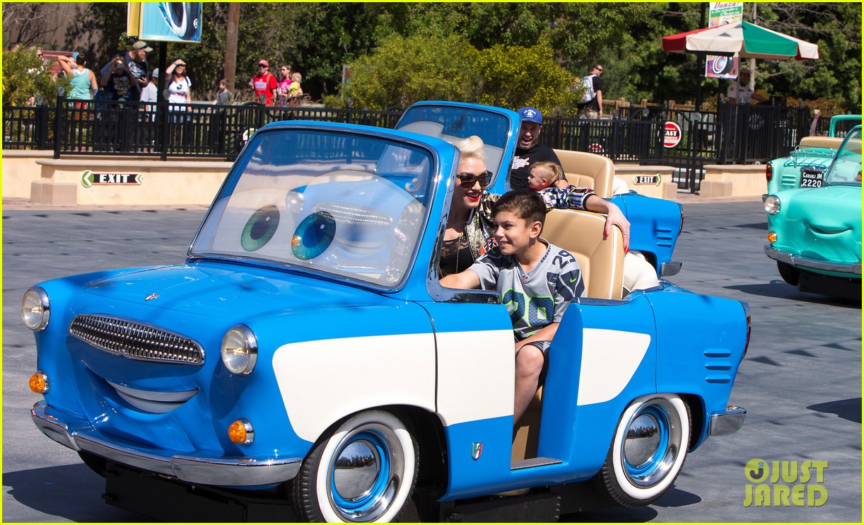 Gwen Stefani & Son Kingston Spend the Day at Disney's Cars Land: Photo ...