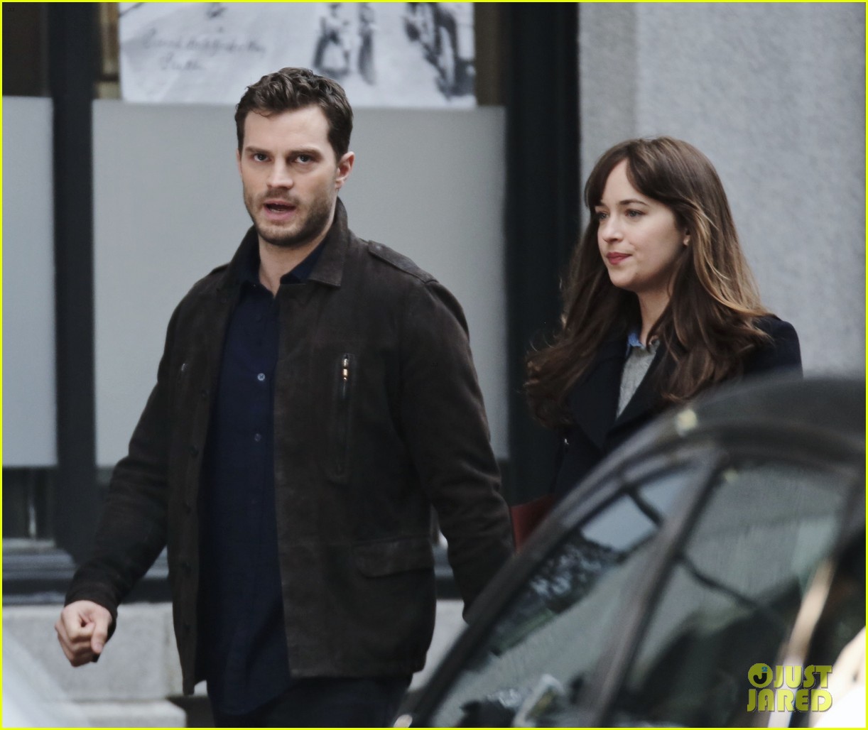 Dakota Johnson & Jamie Dornan Hold Hands on 'Fifty Shades Darker' Set!: Photo 3597197 | Dakota ...