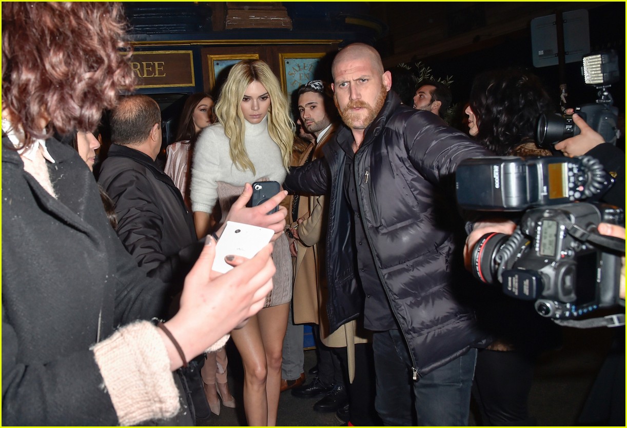Kendall Jenner Fights Back Against Pushy Photographer After Balmain ...