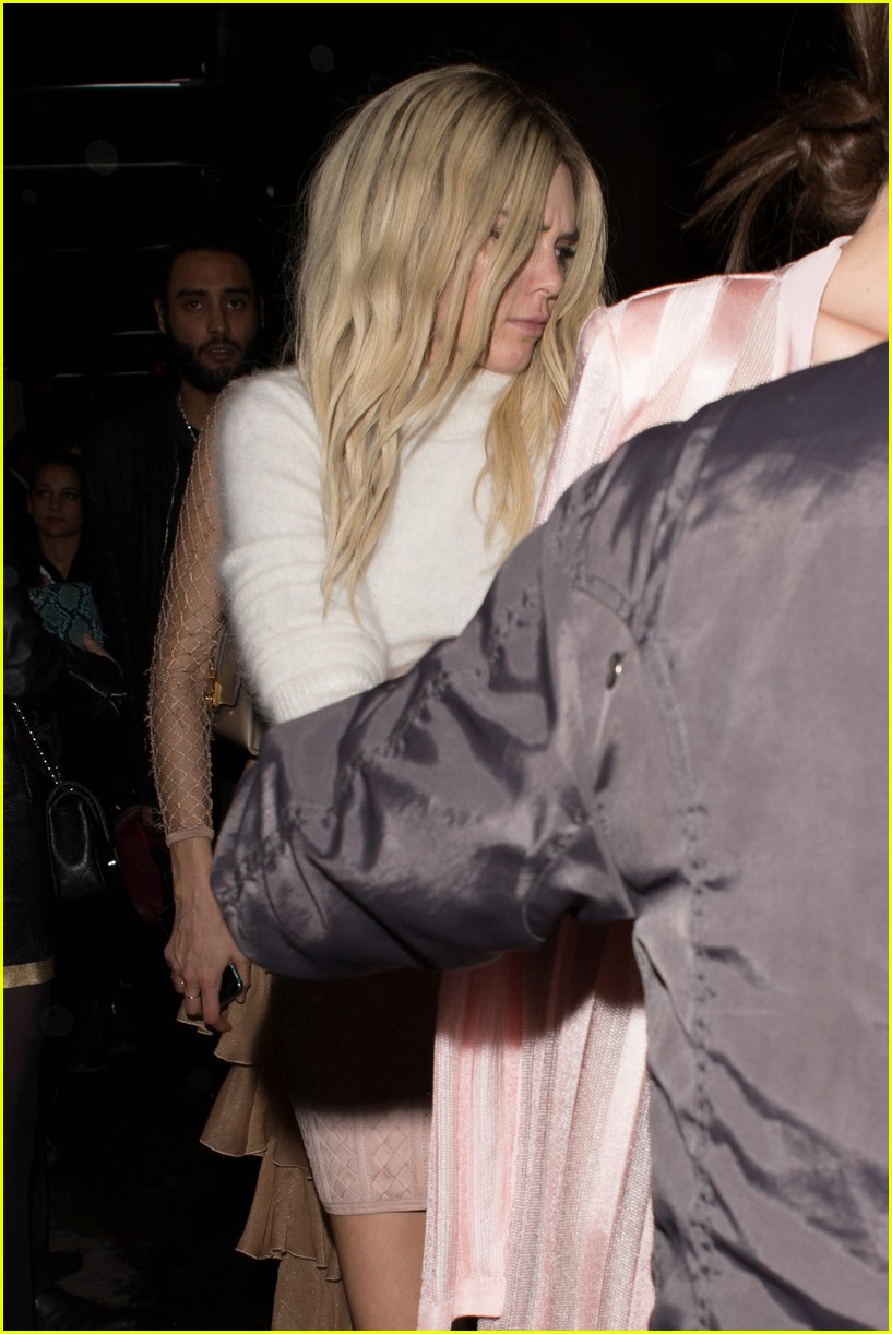 Kendall Jenner Fights Back Against Pushy Photographer After Balmain ...