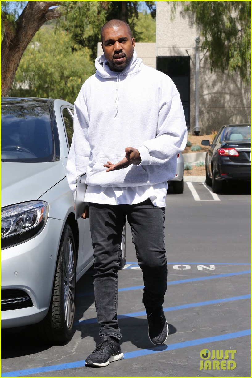 Kim Kardashian Jokes About 'Alien Sex' With Kanye West: Photo 3617800 ...