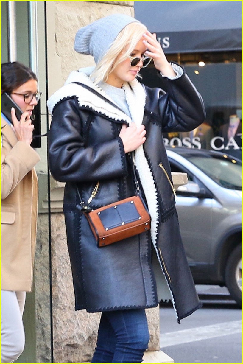 Jennifer Lawrence Takes Stylish Step Out for Sushi: Photo 3611895 ...