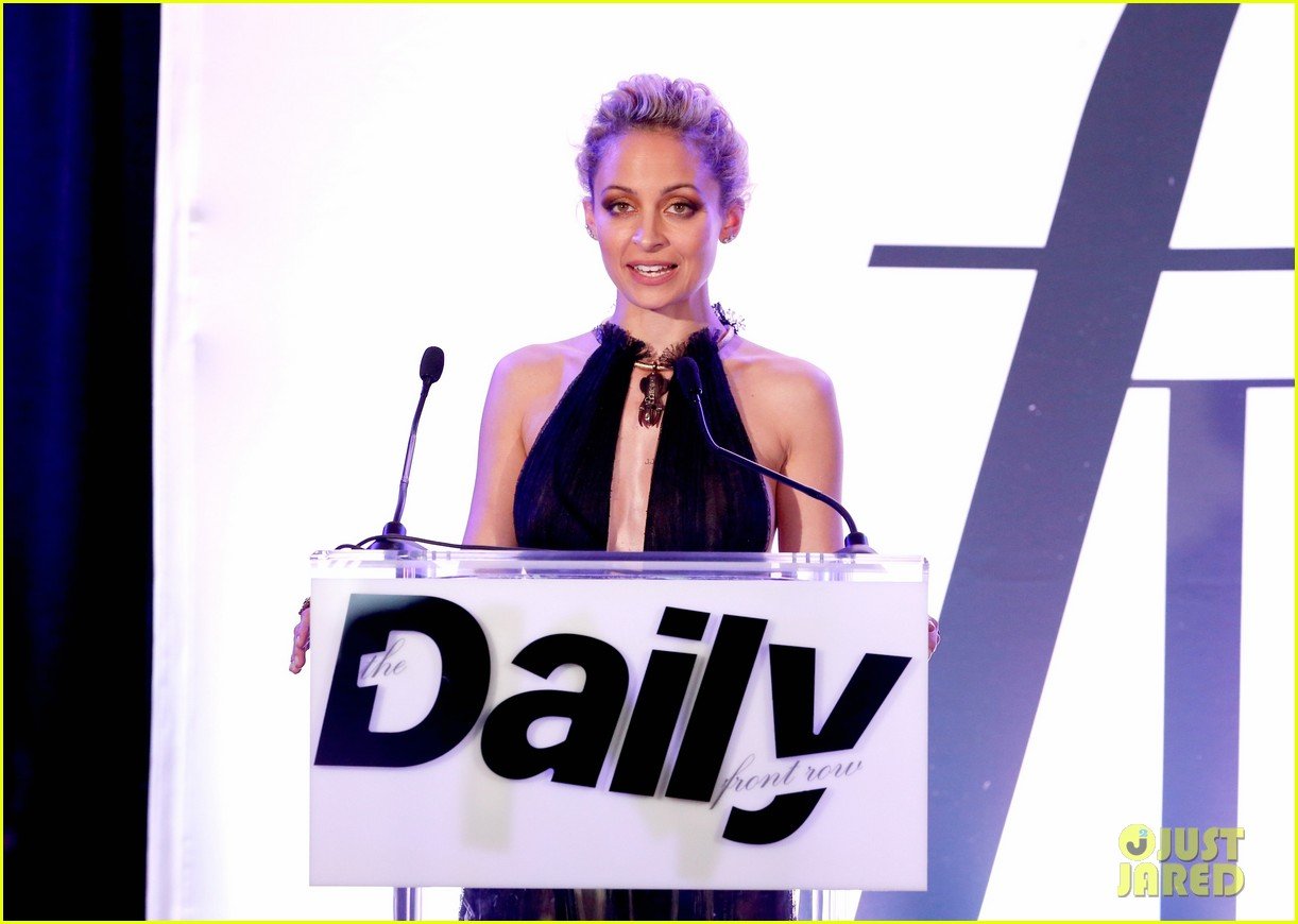Jennifer Lopez & Kate Hudson Present to Their Friends at Daily Front ...