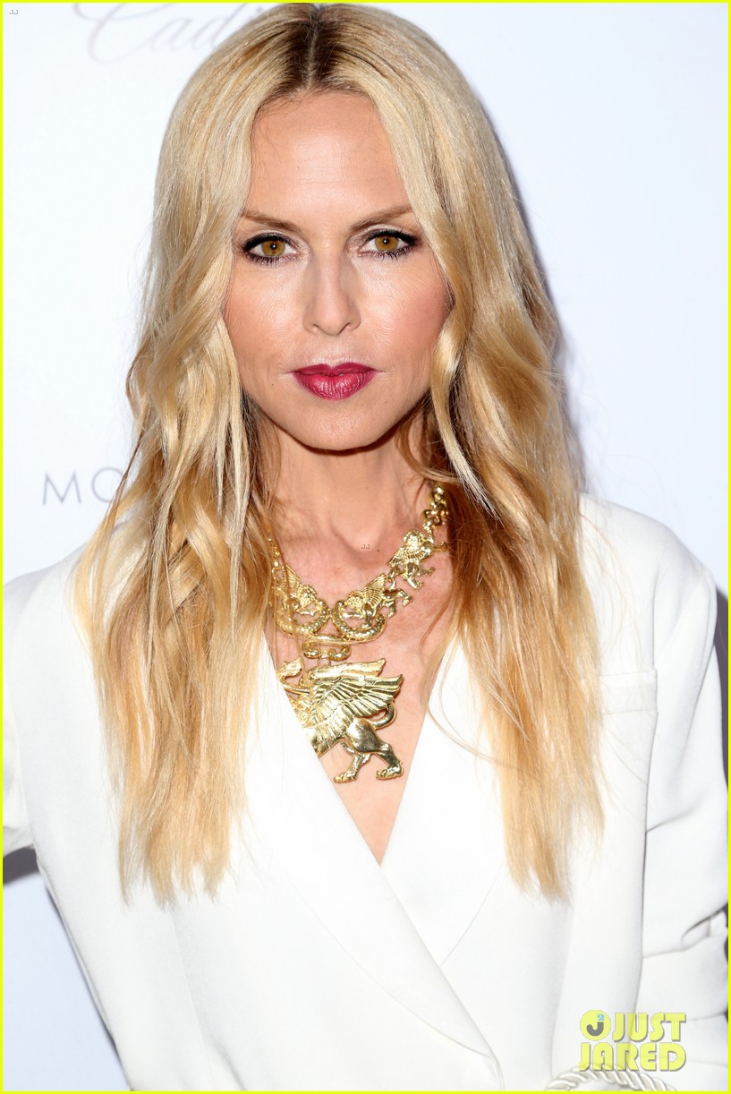 Jennifer Lopez & Kate Hudson Present to Their Friends at Daily Front ...