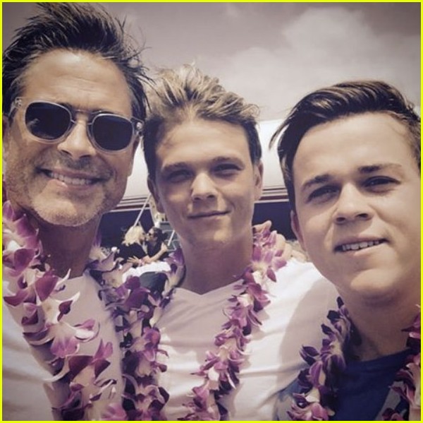 Rob Lowe Posts a Shirtless Selfie on His 52nd Birthday!: Photo 3608881 ...