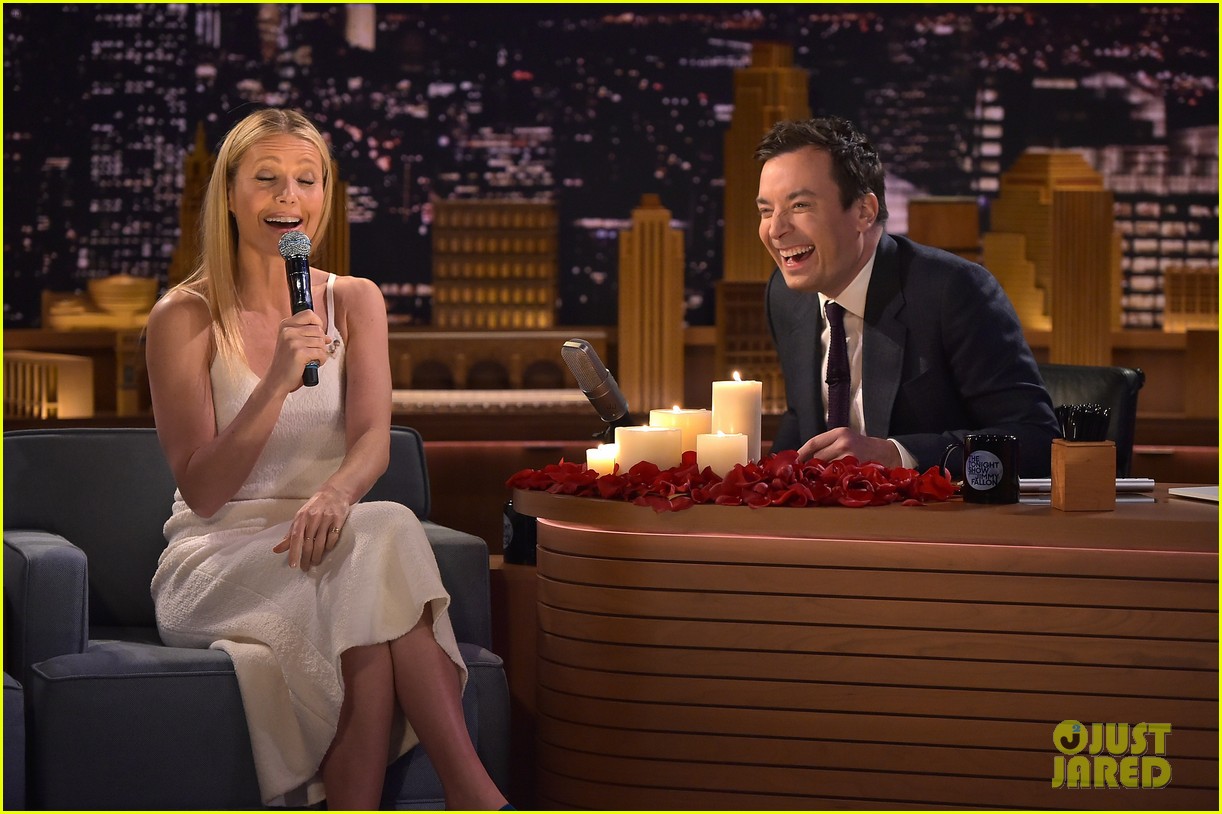 Gwyneth Paltrow Sings Awkward Texts with Jimmy Fallon!: Photo 3597928 ...