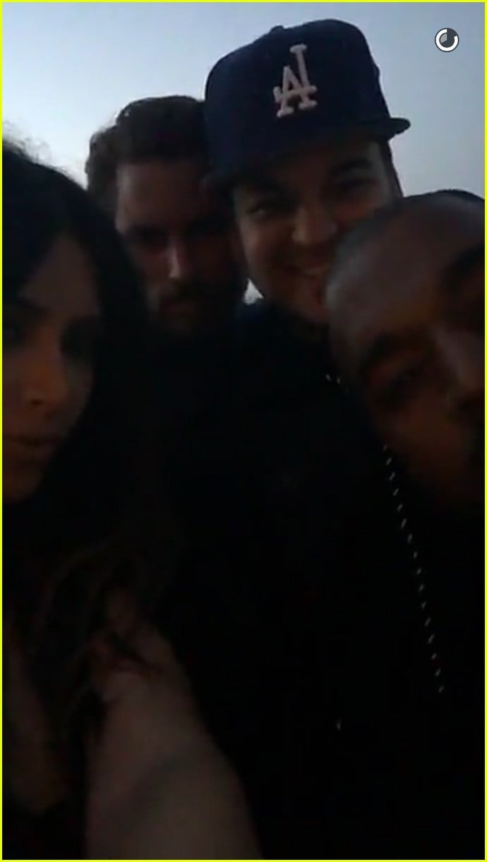 Rob Kardashian Celebrates Birthday at Dinner With His Family : Photo ...