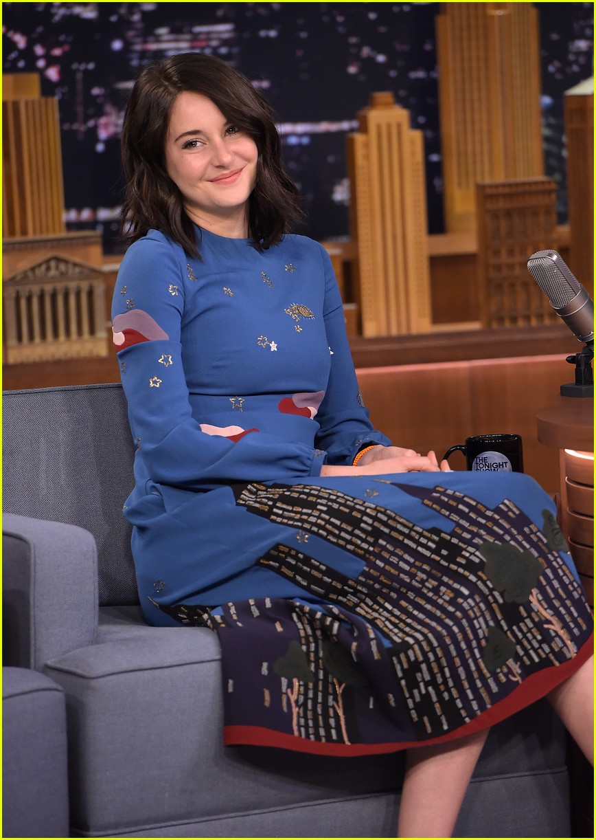 Shailene Woodley Battles Eugene Levy in Pictionary on 'Jimmy Fallon ...