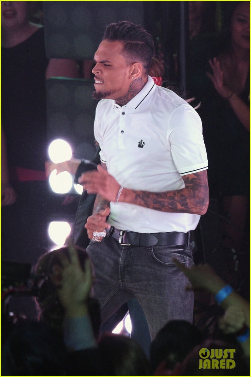 Chris Brown Performs 4 Songs at iHeartRadio Music Awards 2016 (Video ...