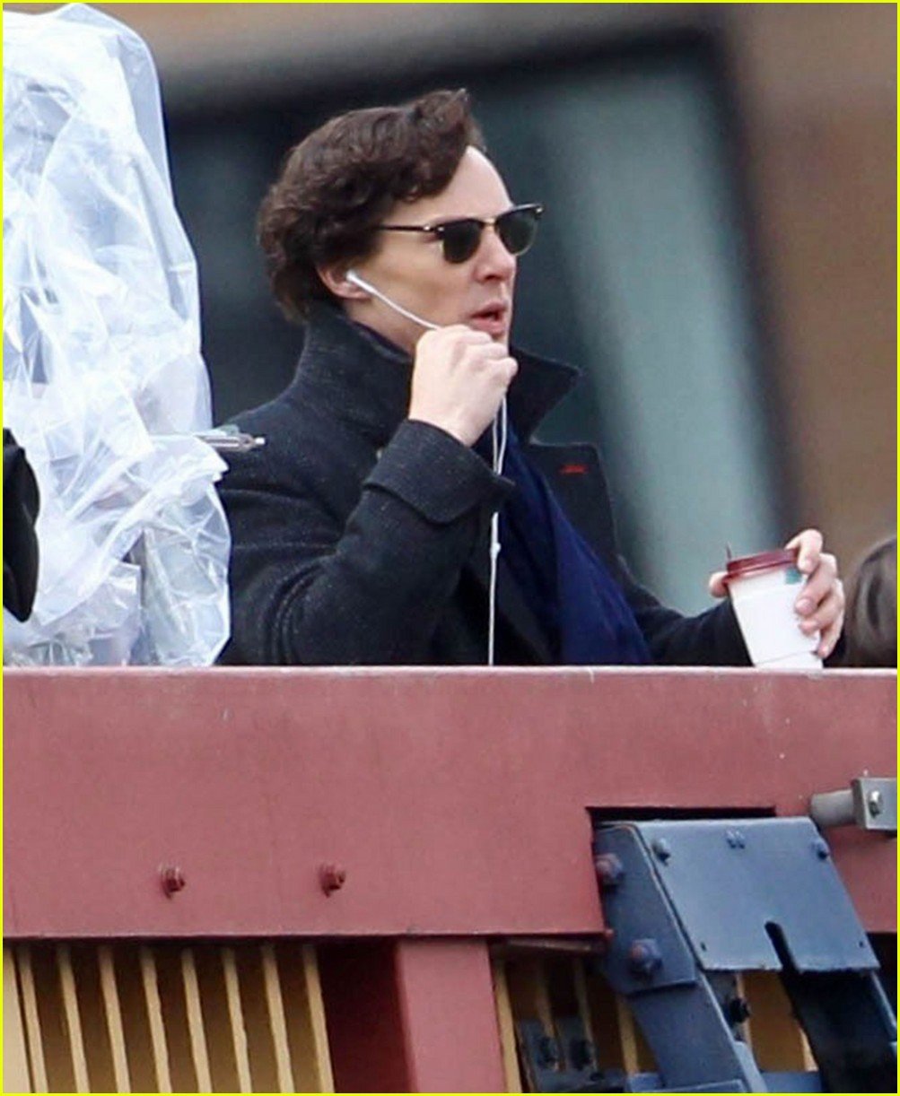 Benedict Cumberbatch Films Running Scene for 'Sherlock': Photo 3641957 ...