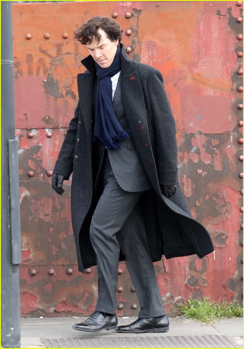 Benedict Cumberbatch Films Running Scene for 'Sherlock': Photo 3641960 ...