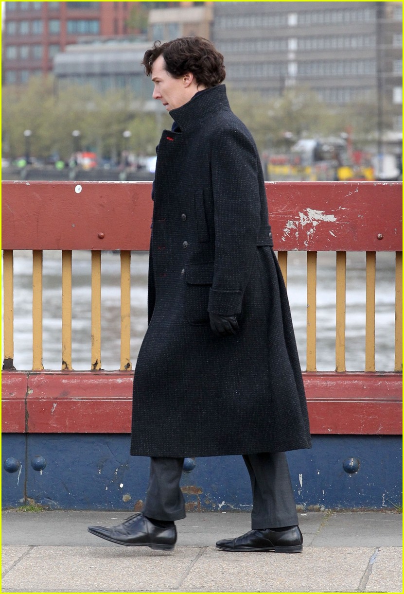 Benedict Cumberbatch Films Running Scene for 'Sherlock': Photo 3641962 ...