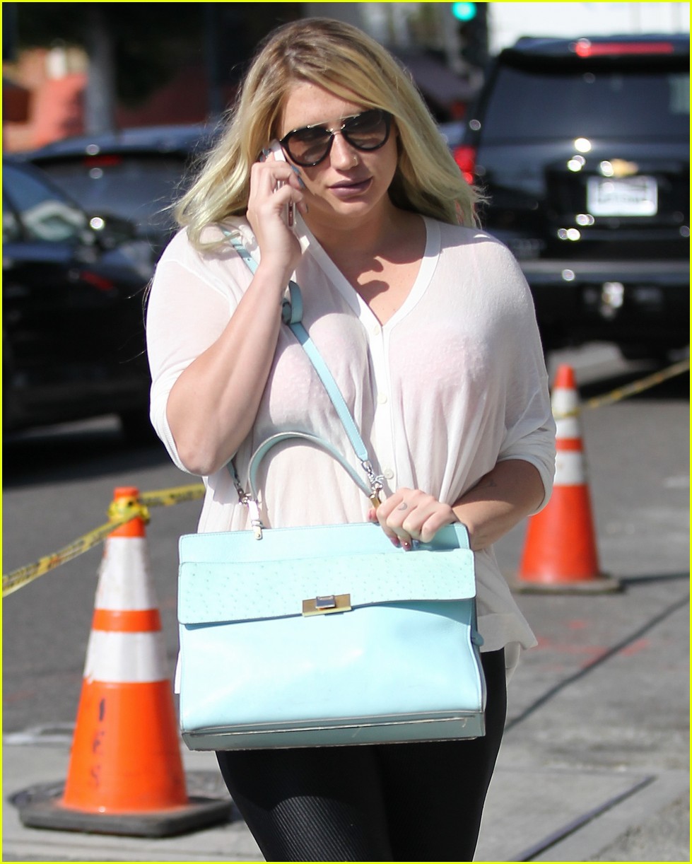 Kesha Gets Custom 'Free Kesha' T-Shirts From Designer Brian Lichtenberg ...