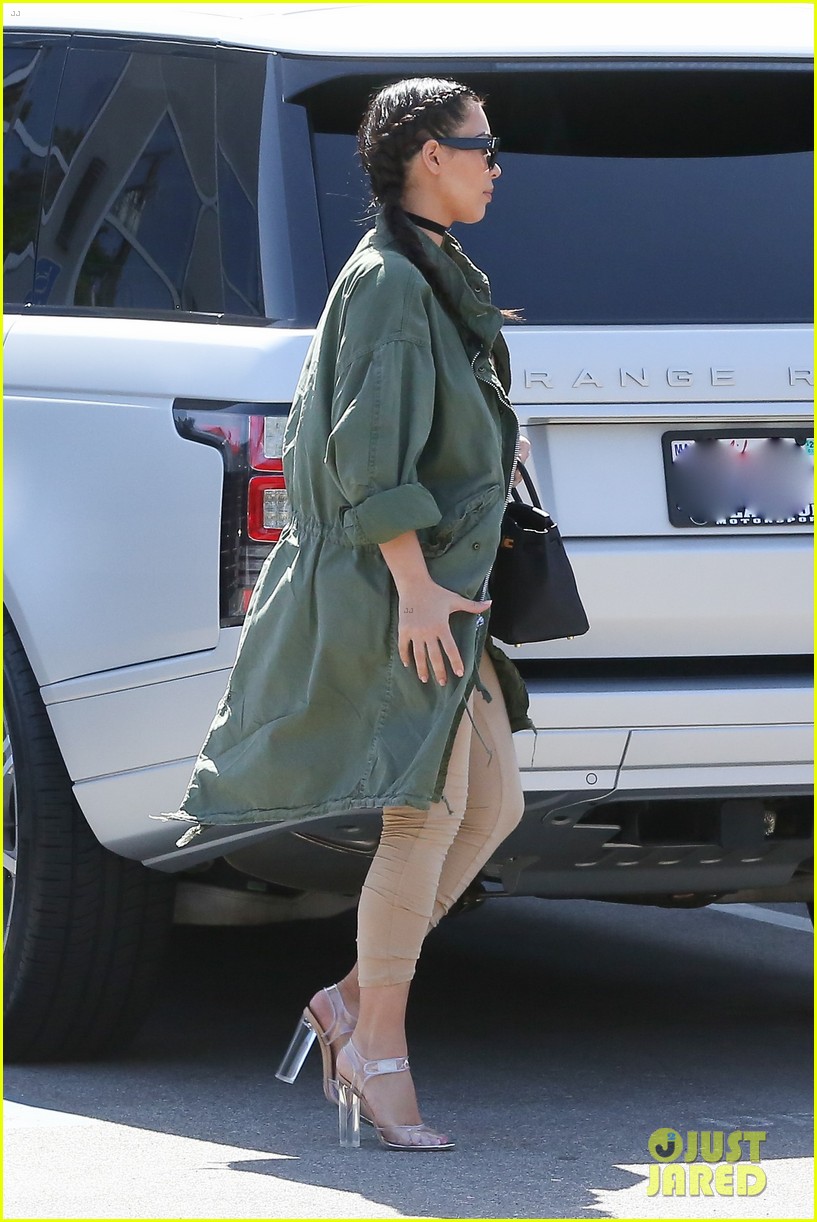 Kim Kardashian Uses Snapchat's Makeup Filter with North West: Photo ...