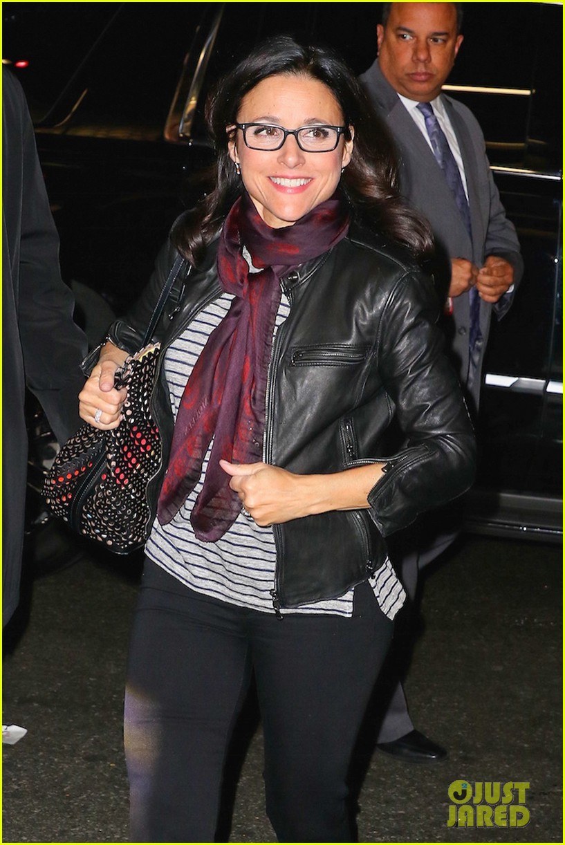 Nick Jonas Is a Sexy Landscaper in 'SNL' Skit: Photo 3633634 | Julia ...