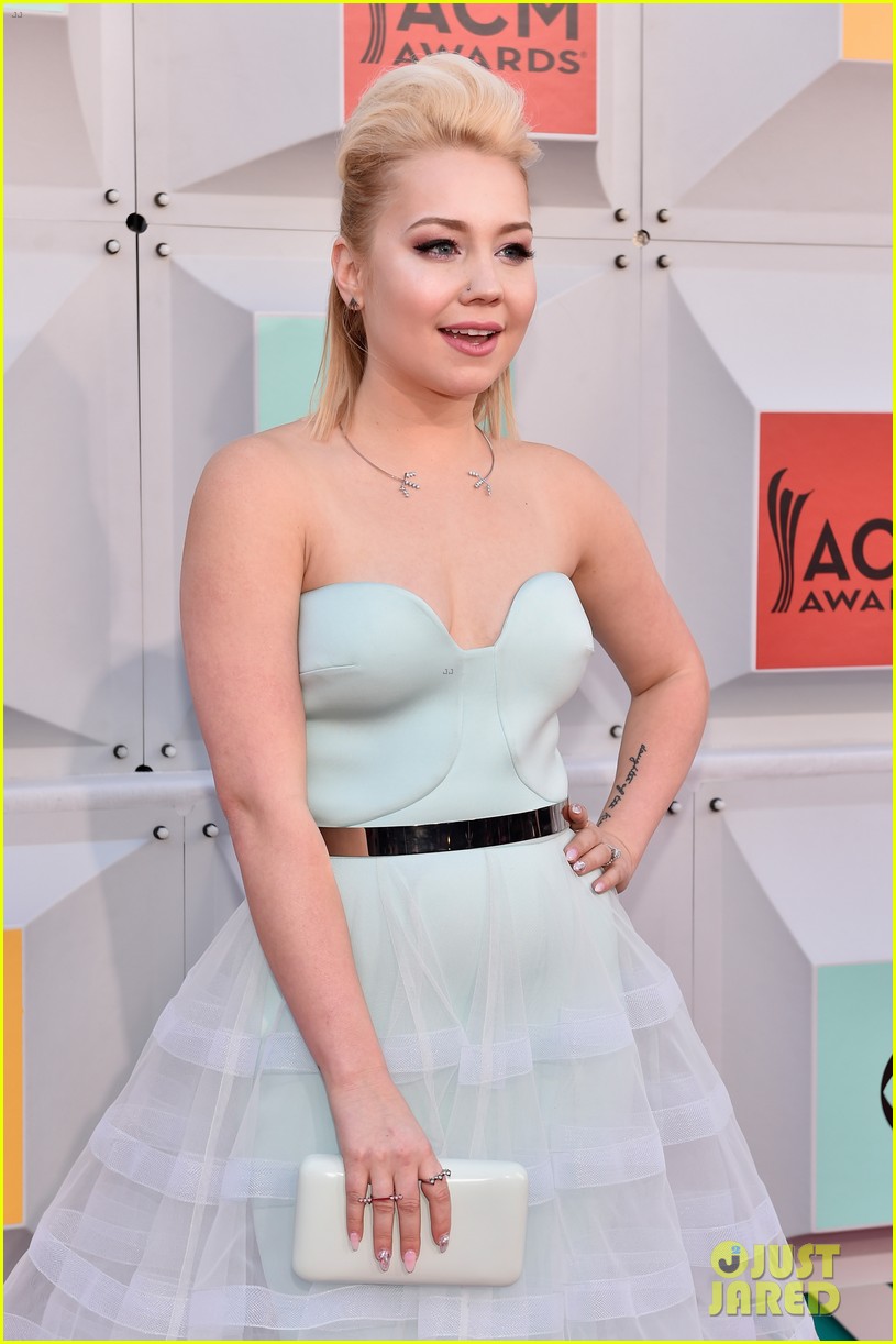 RaeLynn & Husband Josh Davis Walk the ACM Awards 2016 Red Carpet: Photo ...