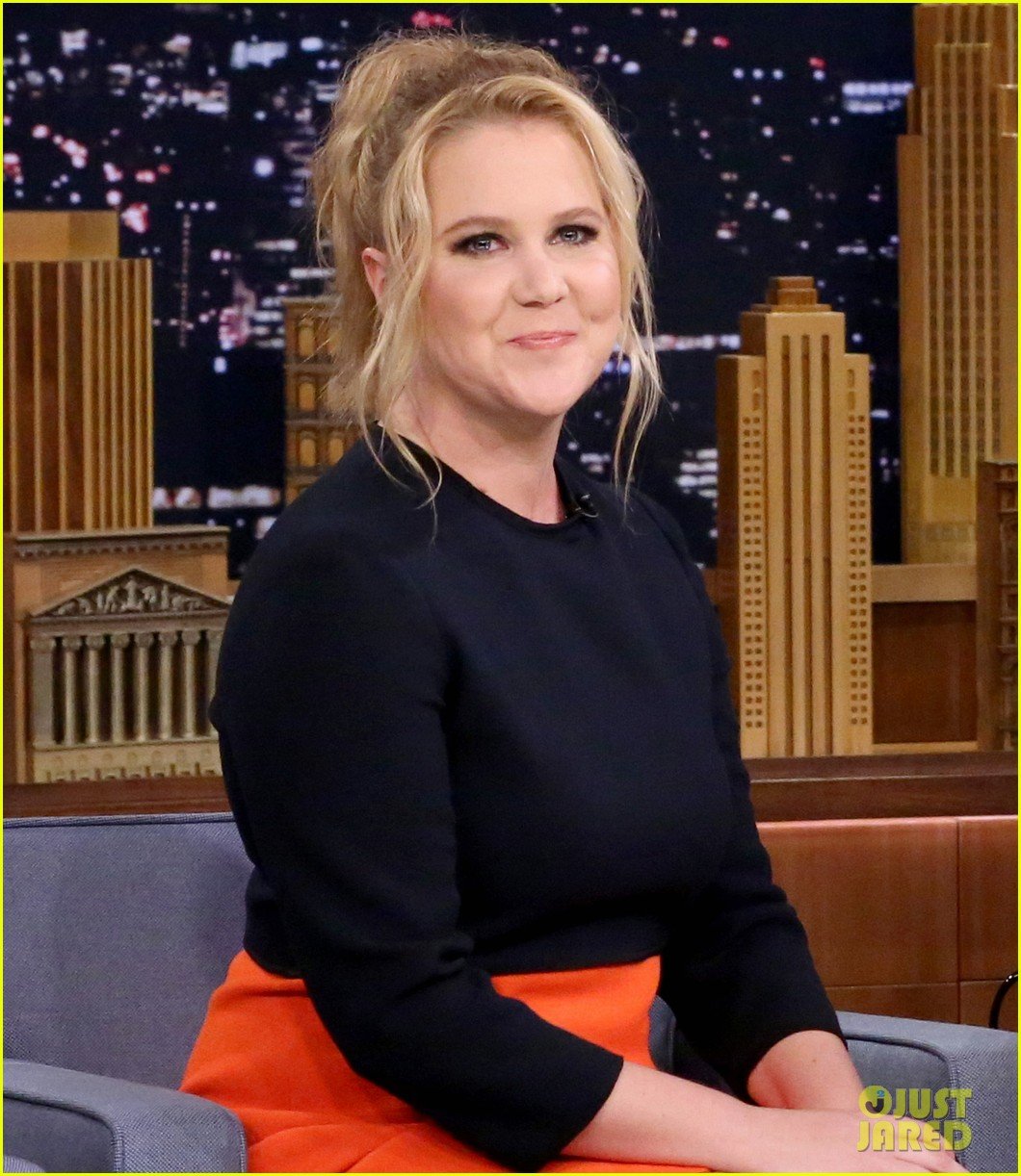 Amy Schumer Pokes Fun At 'Plus Size' Title On 'The Tonight Show' (Video ...