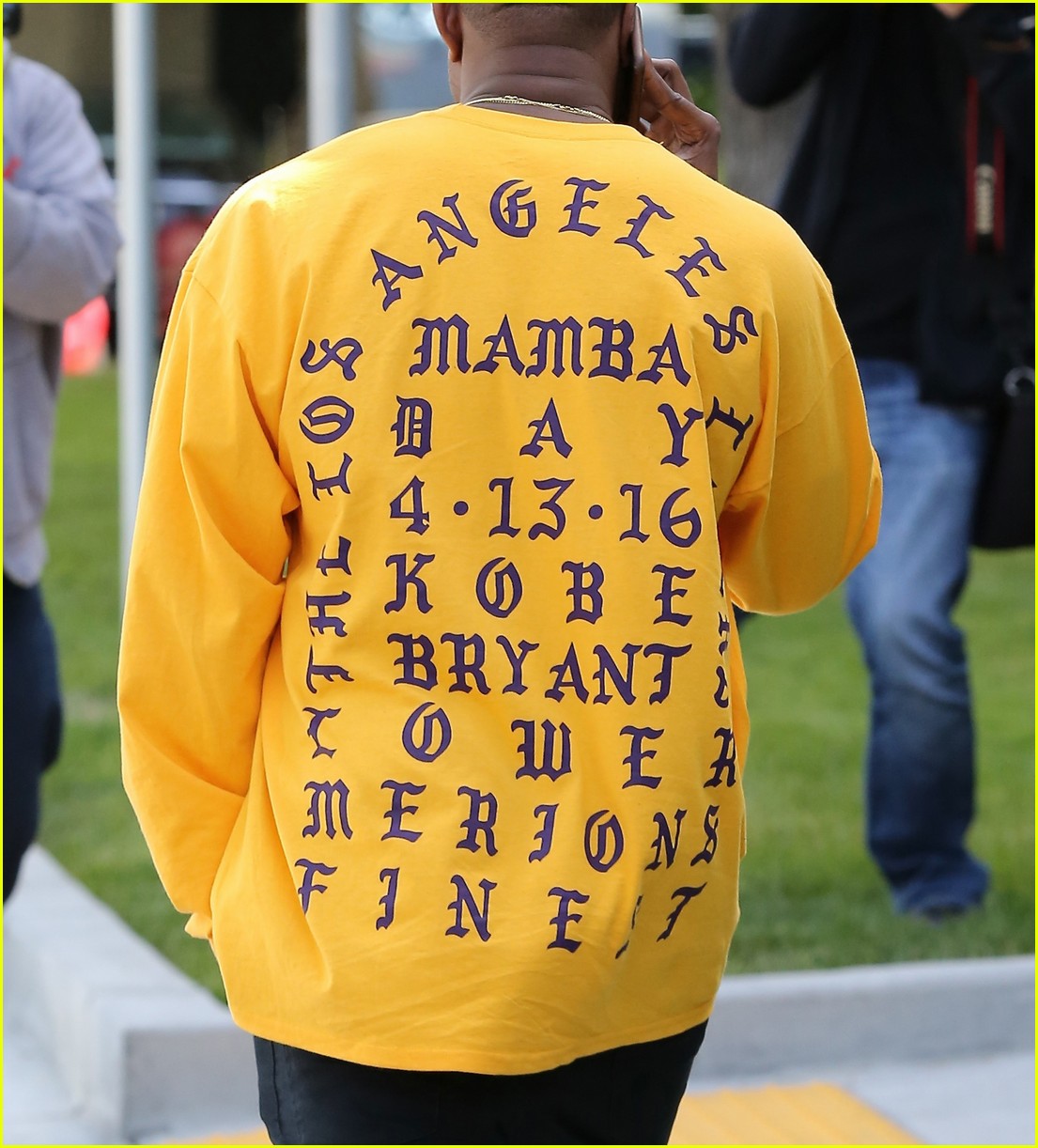 Kanye West's Mic Cuts Out During Performance at Coachella 2016 - Watch ...