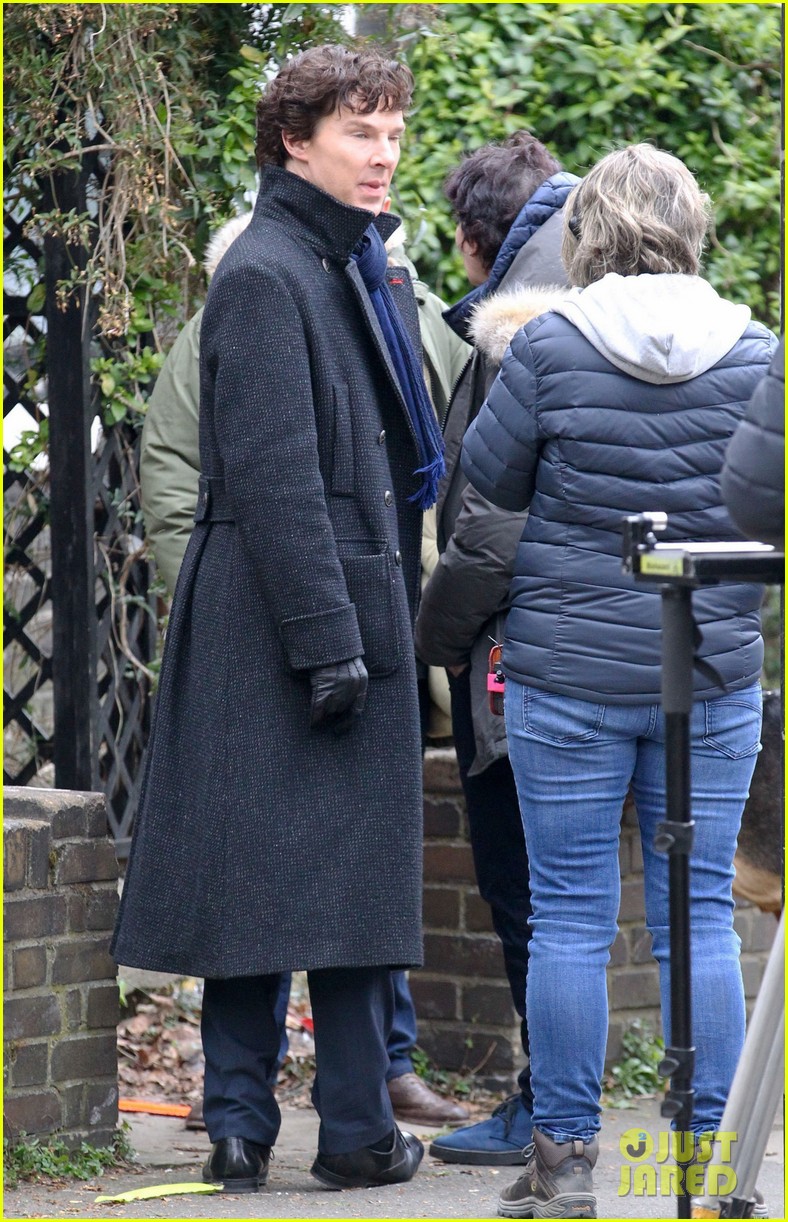 Benedict Cumberbatch Makes a Friend on 'Sherlock' Set: Photo 3649162 ...