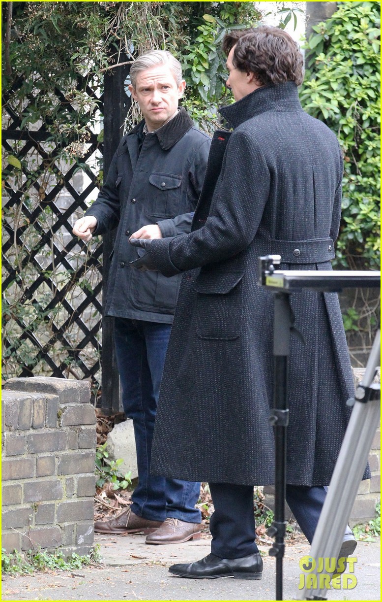 Benedict Cumberbatch Makes a Friend on 'Sherlock' Set: Photo 3649174 ...