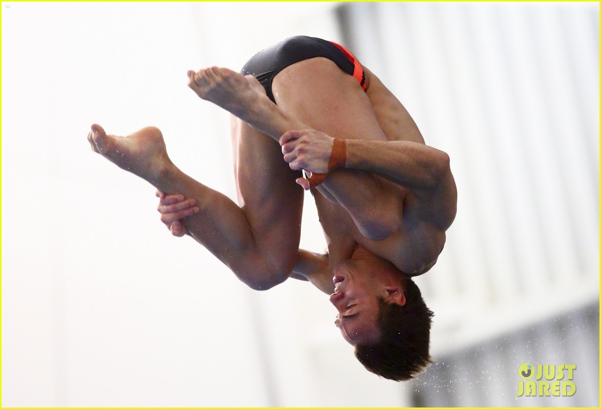 Olympic Diver Tom Daley Explains Why His Speedos Are So Tight - Watch ...