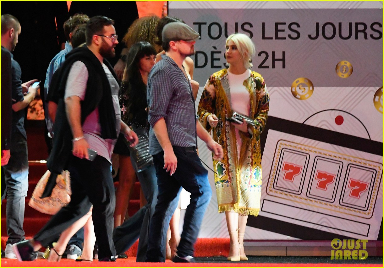 Leonardo DiCaprio Checks Out the Party Scene in Cannes: Photo 3659041 ...