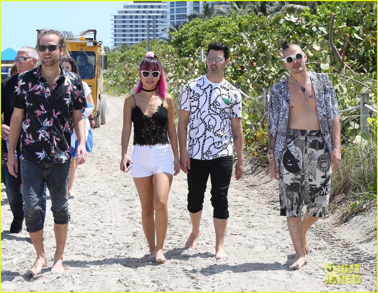 DNCE Hits Miami For Volleyball Tournament at iHeart Pool Party: Photo ...